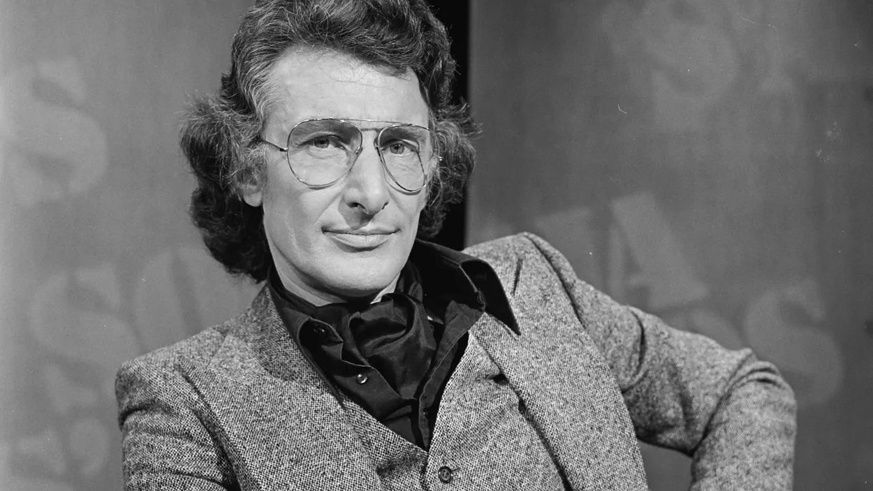 Hoe ontwikkelde Mulisch zich tot een publiek figuur? - BNNVARA