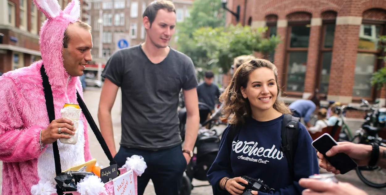 De tijdlijn van Debra Barraud | Het InstaMuseum - BNNVARA