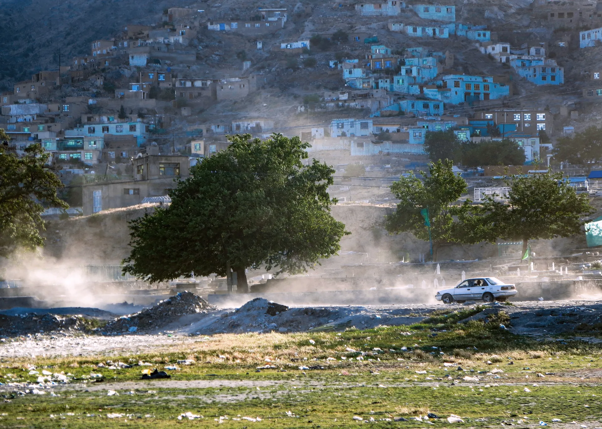 Hoe gaat het met de mensen in Afghanistan nu de Taliban een jaar aan de ...